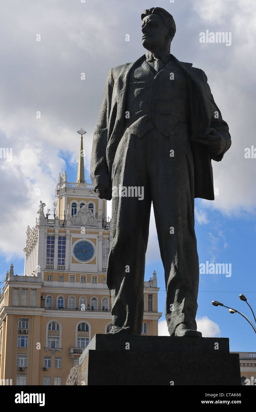 Bronze statue of Vladimir Mayakovsky in Moscow Stock Photo - Alamy