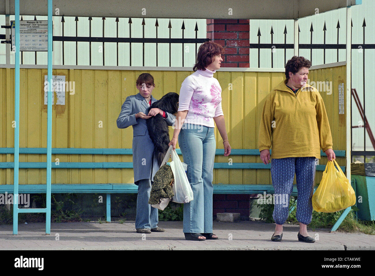Women at a bus stop in Kaliningrad, Russia Stock Photo - Alamy