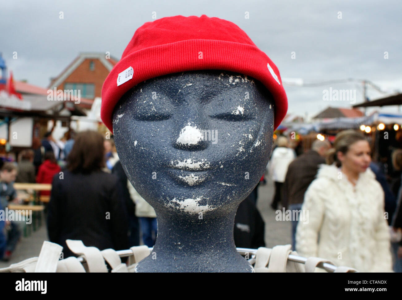 Styrofoam face hi-res stock photography and images - Alamy