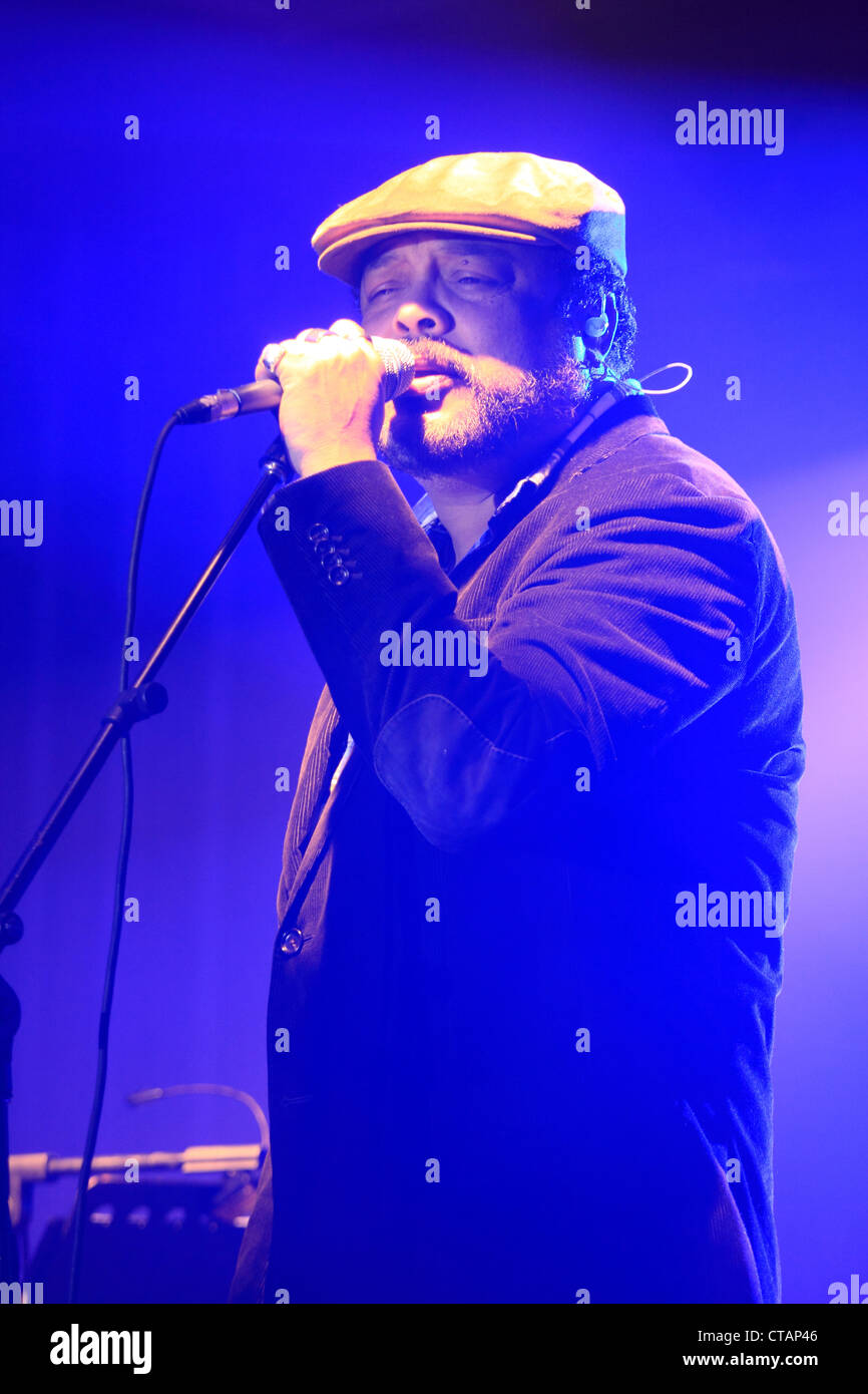 Cuban singer hi-res stock photography and images - Alamy