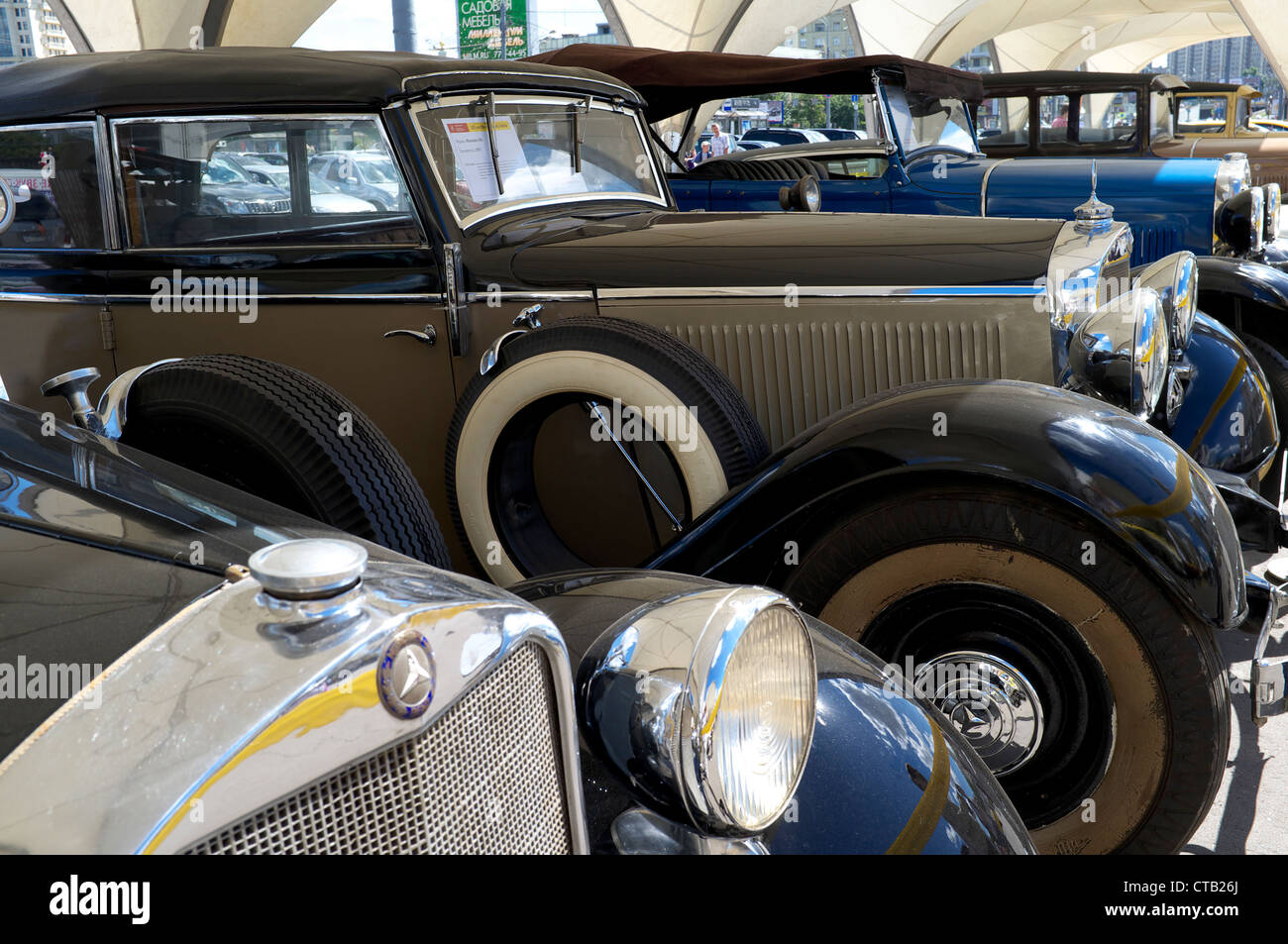 Retro cars hi-res stock photography and images - Alamy