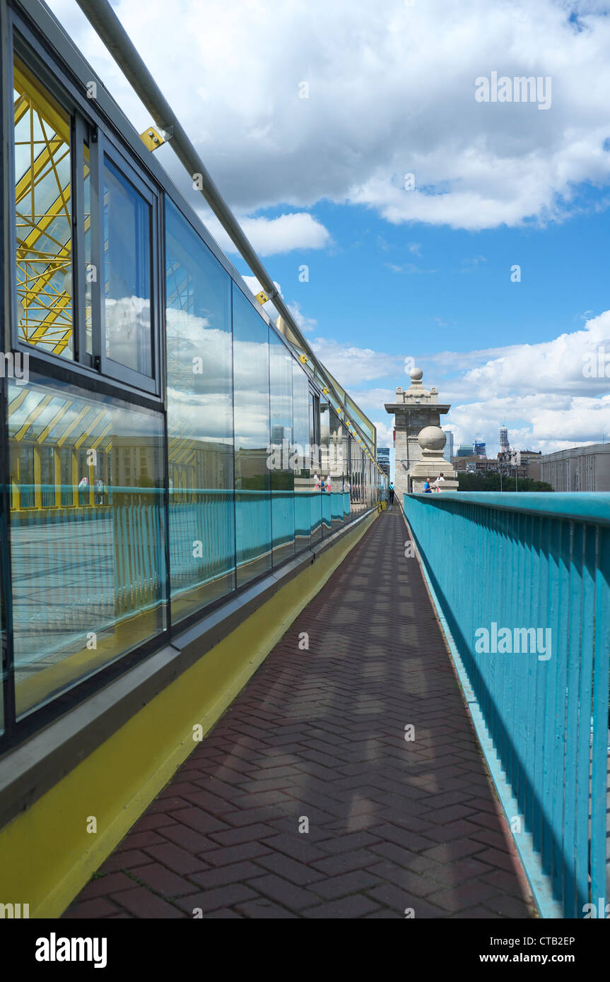 Pushkinsky Pedestrian Bridge in Moscow. Russia Stock Photo - Alamy