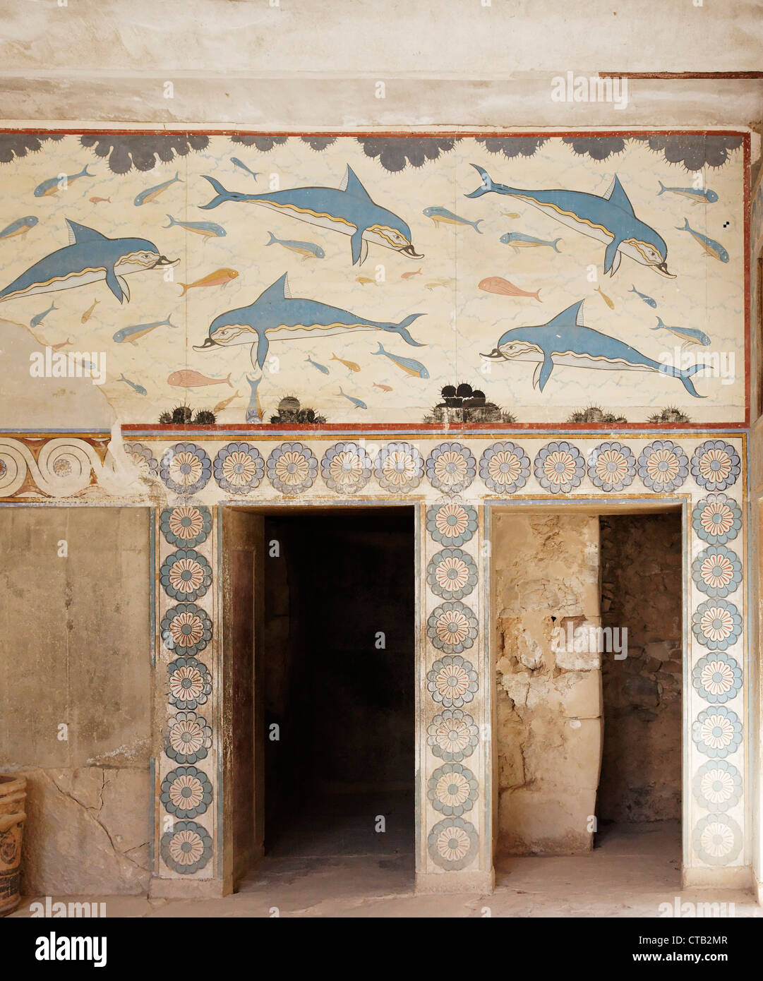 Palace of knossos dolphins hi-res stock photography and images - Alamy