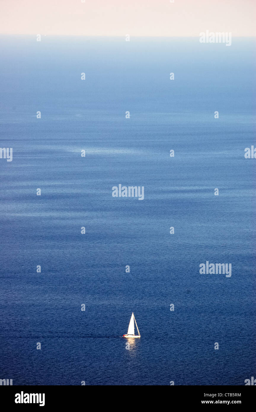 White sailboat hi-res stock photography and images - Alamy