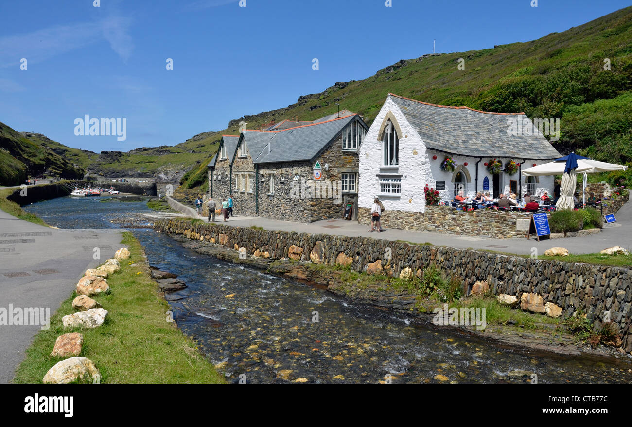 The cornish village of boscastle hi-res stock photography and images ...