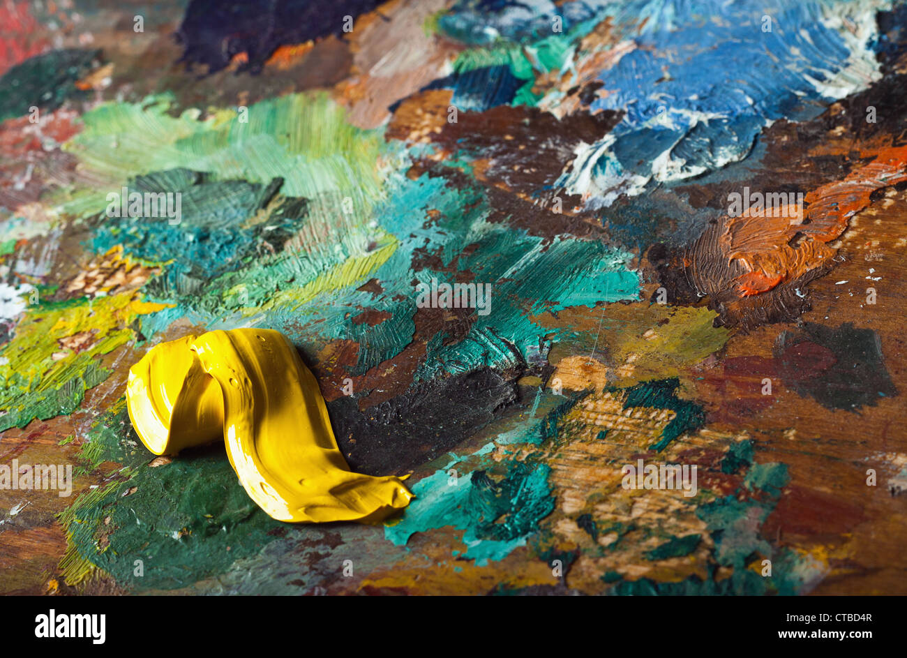 Oil paint palette hi-res stock photography and images - Alamy
