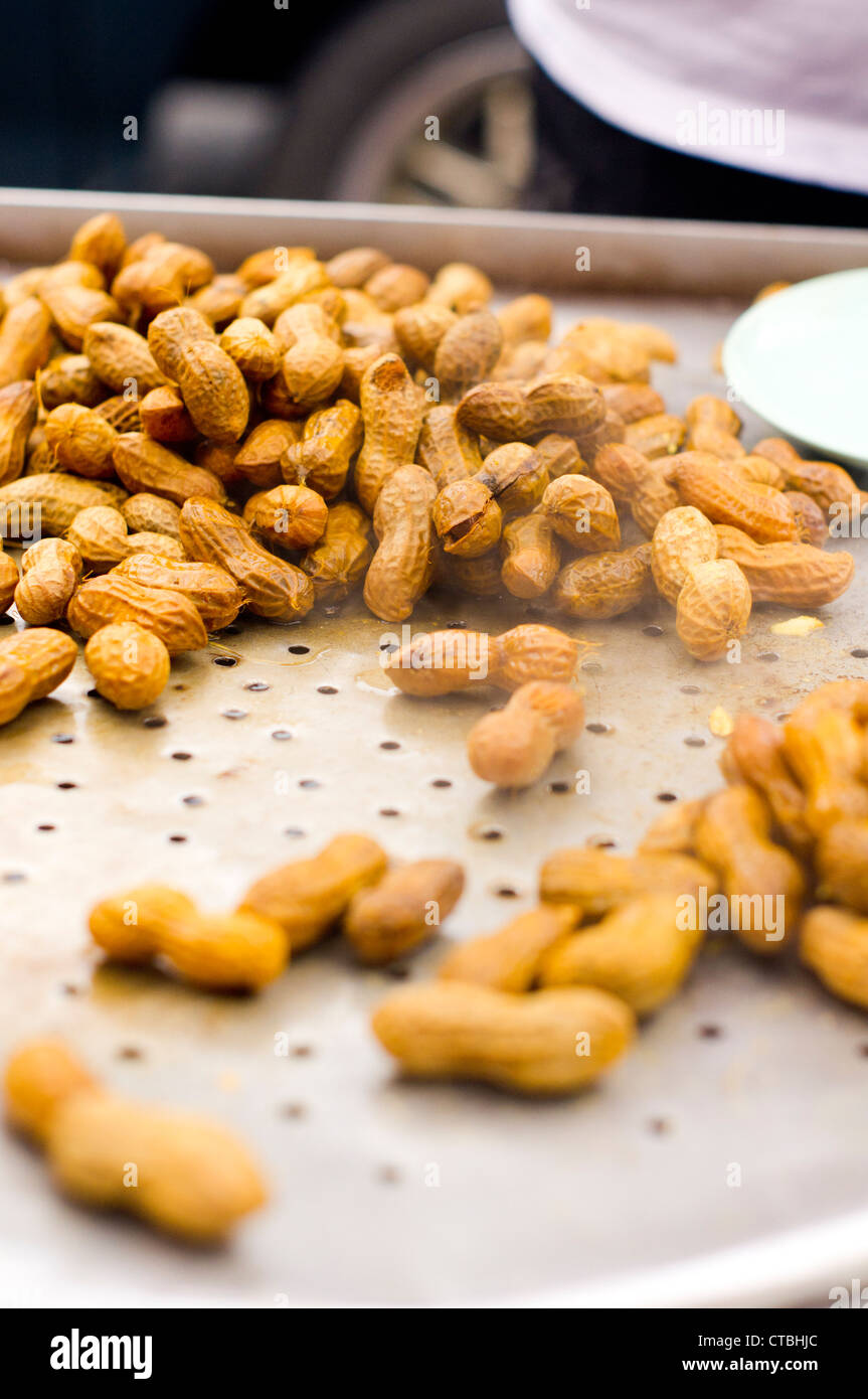 Steamed peanuts vendor hi-res stock photography and images - Alamy