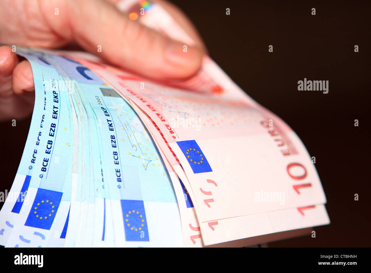 a hand holding euro notes Stock Photo - Alamy