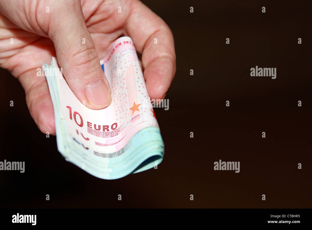 a hand holding euro notes Stock Photo - Alamy