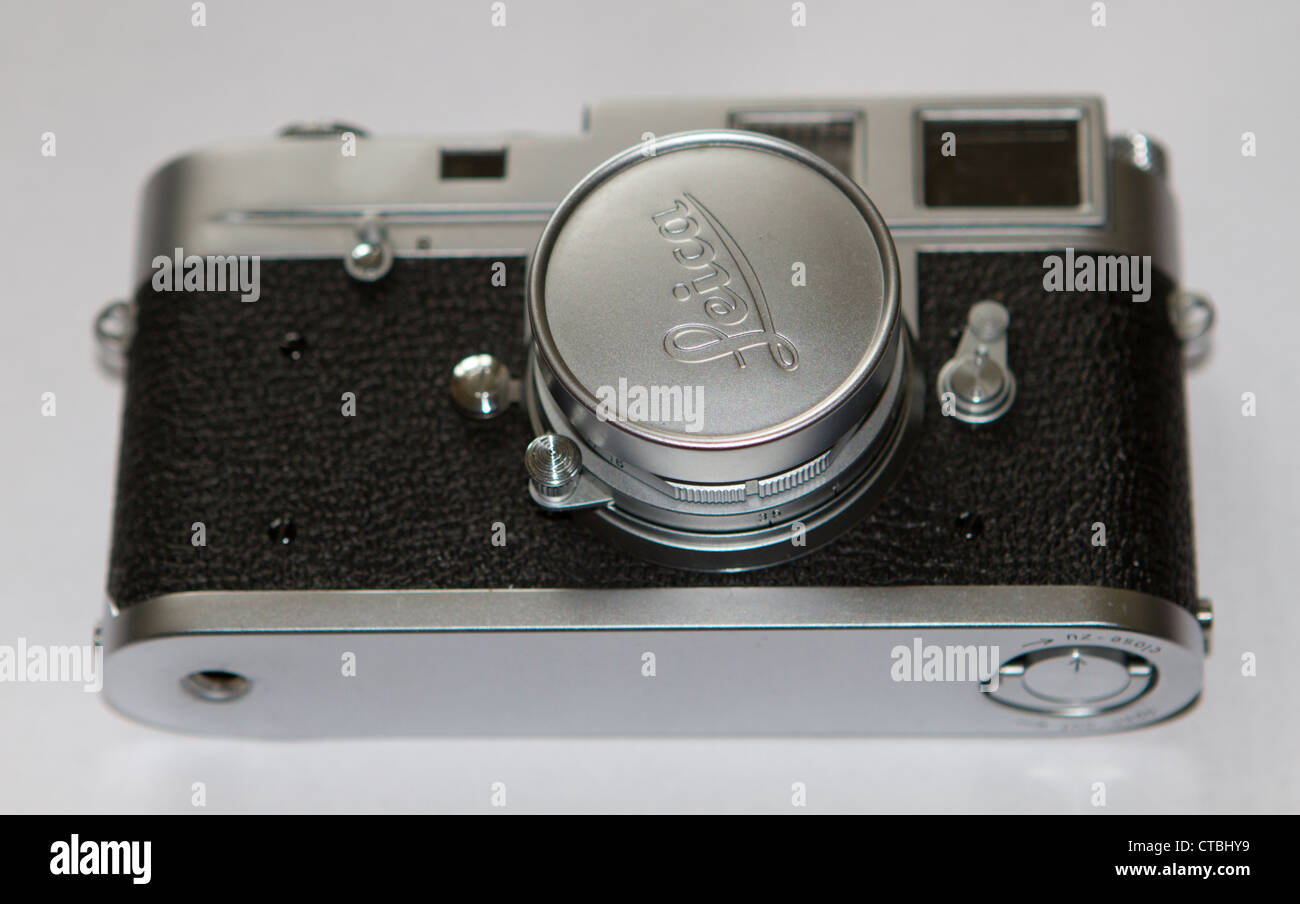 Leica M3 rangefinder film camera Stock Photo - Alamy