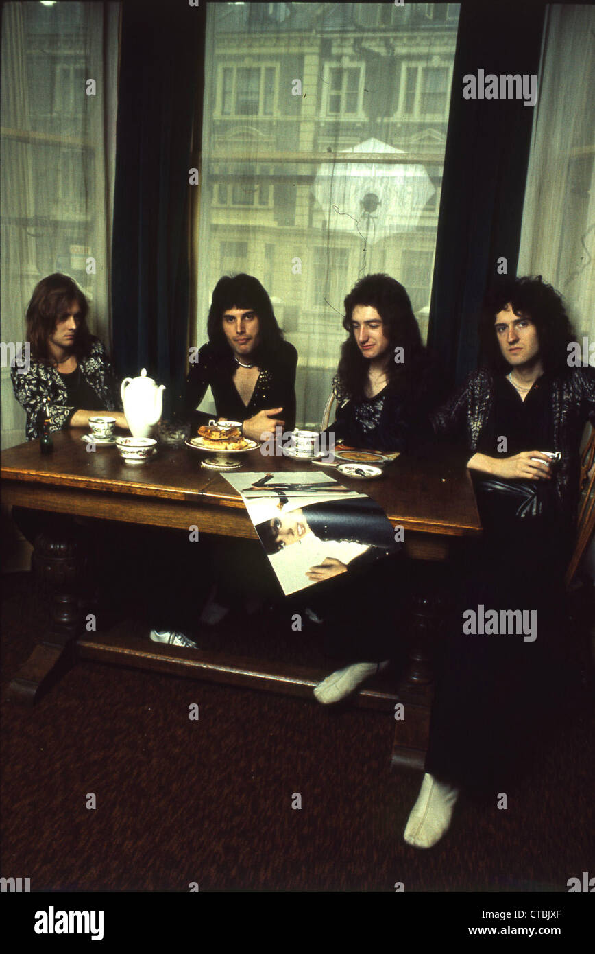 Queen band hi-res stock photography and images - Alamy
