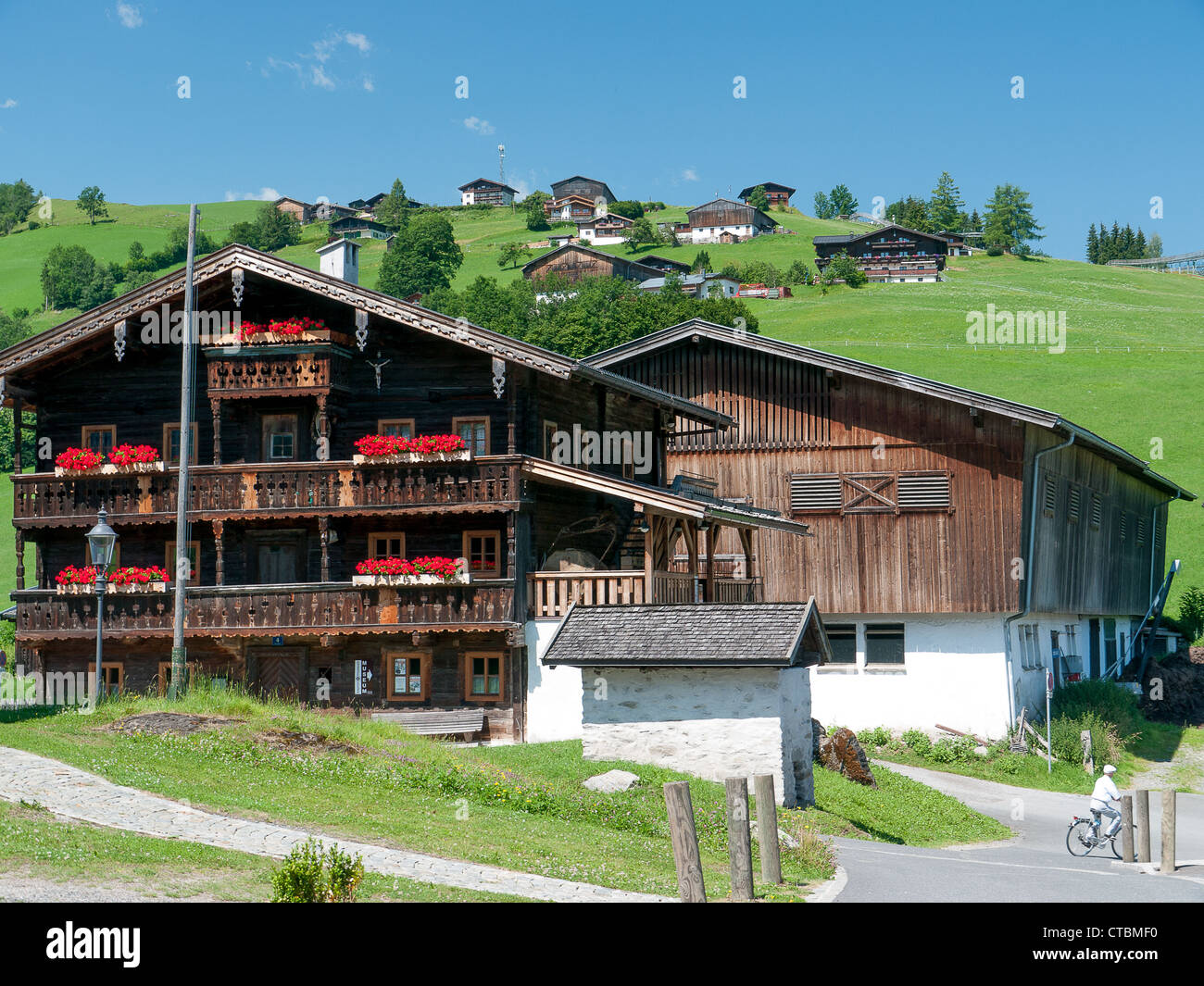 Austrian traditional houses hi-res stock photography and images - Alamy