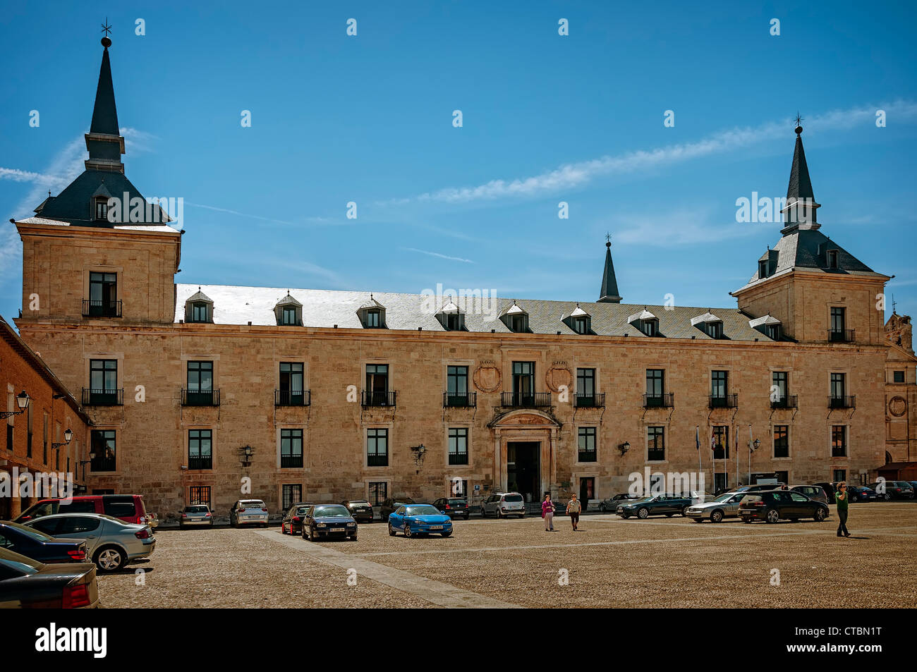 Parador de leon hotel hi-res stock photography and images - Alamy