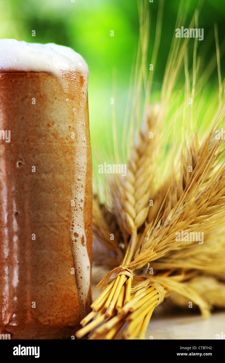 Beer and spikes of cereal beer beverage Stock Photo - Alamy