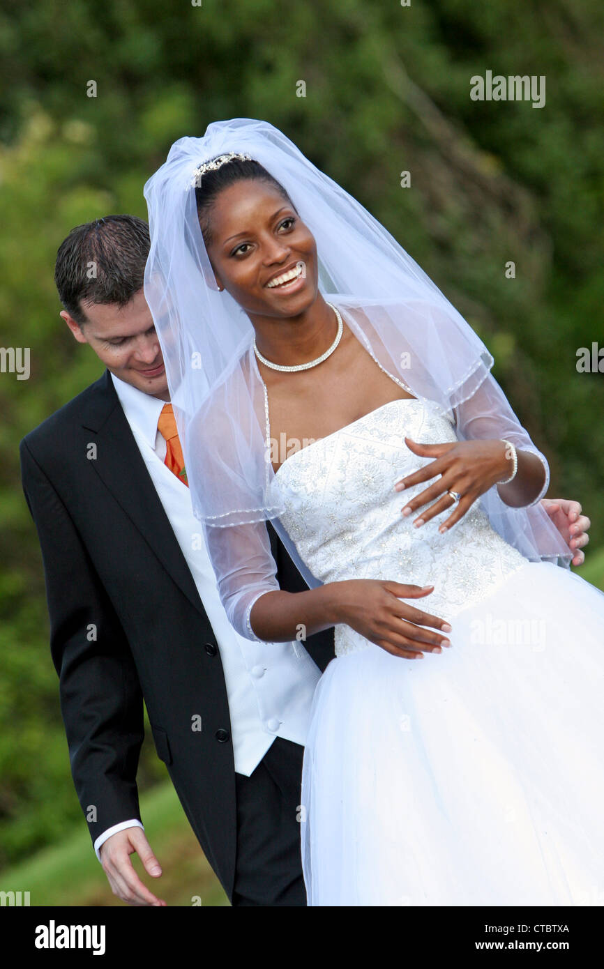 Interracial married couples hi-res stock photography and images - Alamy