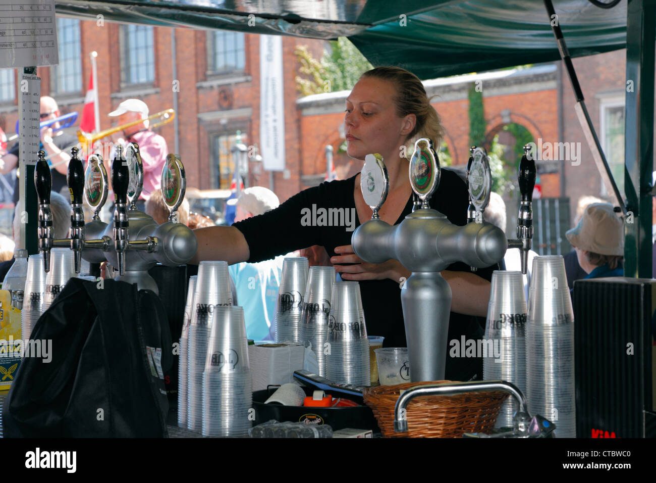 Barmaid in the outdoor bar in Nyhavn, Copenhagen. The Orion Brass Band ...