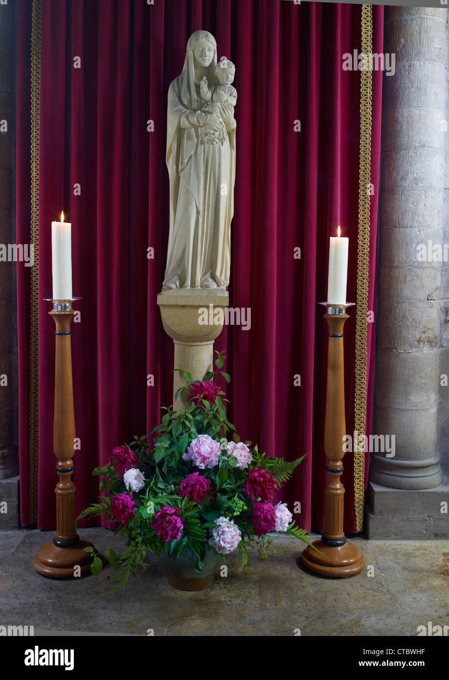 Tewkesbury Abbey Statue of the Madonna in the Lady Chapel Stock Photo ...