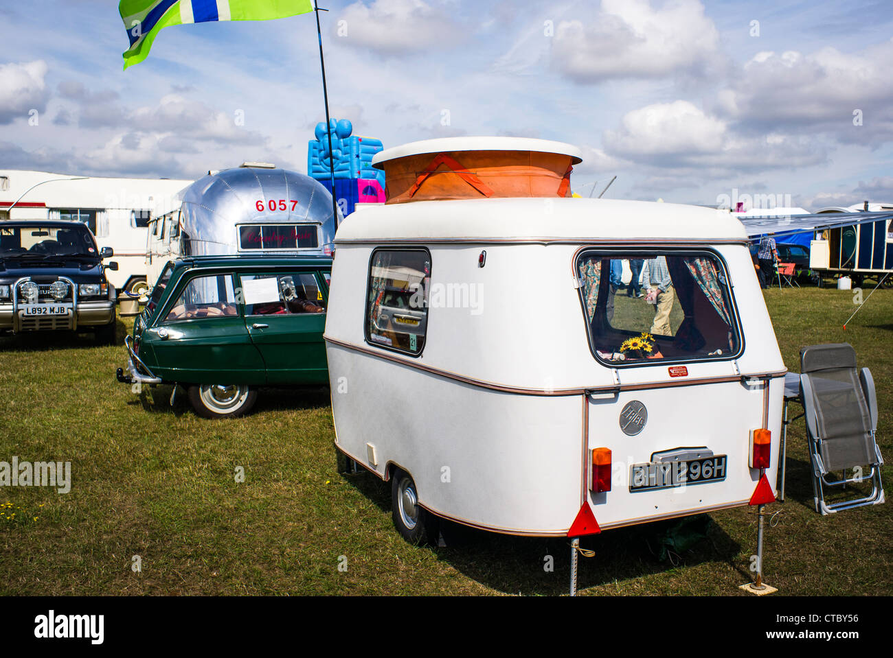 Caravan holiday 1960s hi-res stock photography and images - Alamy