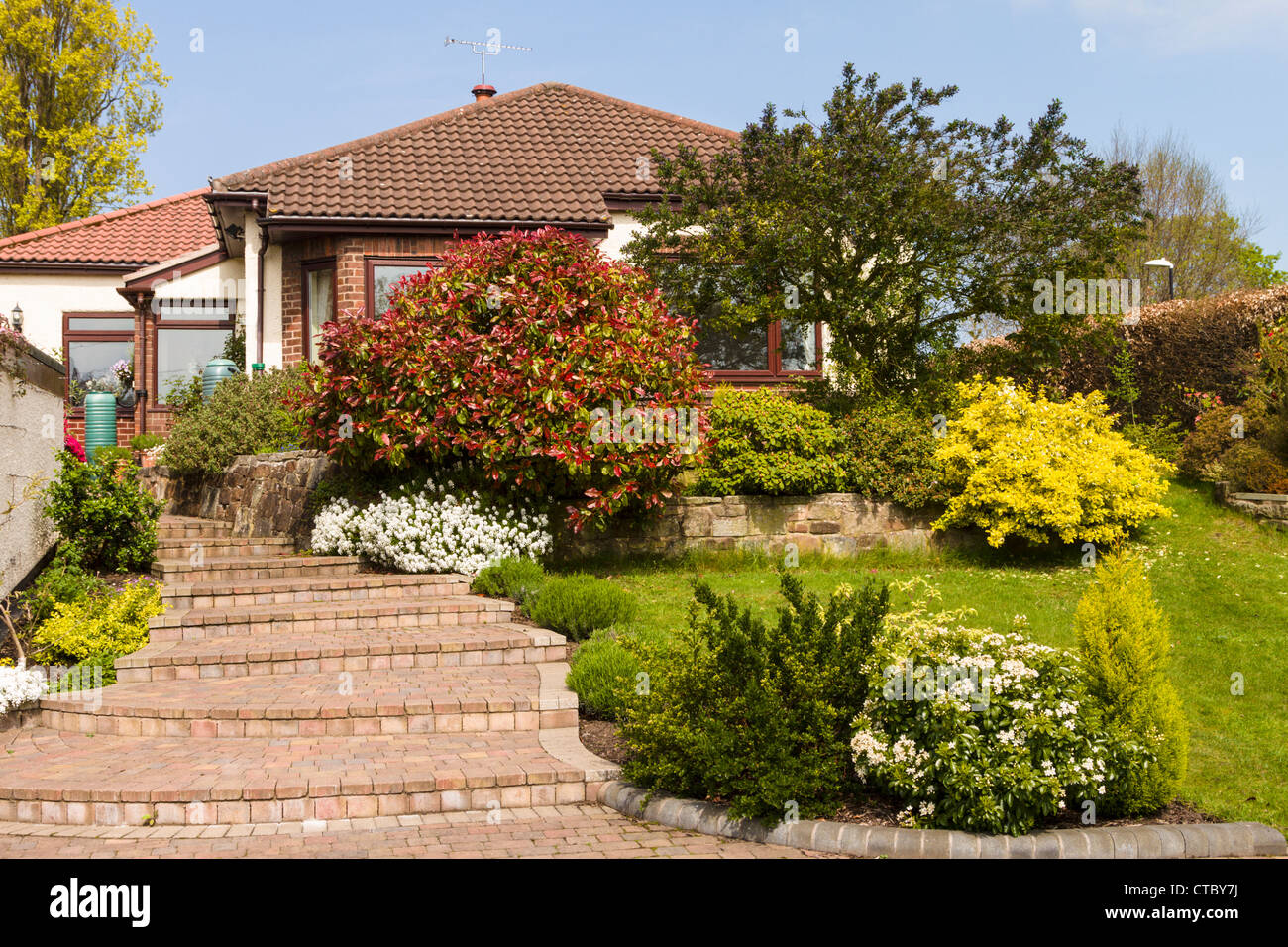 Path leading to bungalow Stock Photo - Alamy
