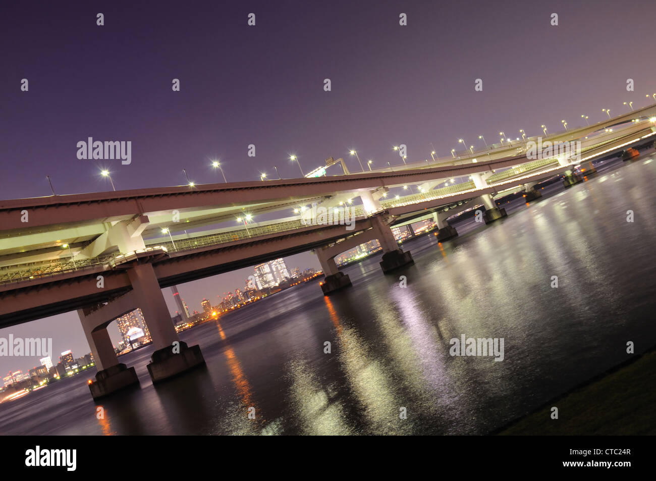 Traffic going over bridge hi-res stock photography and images - Alamy