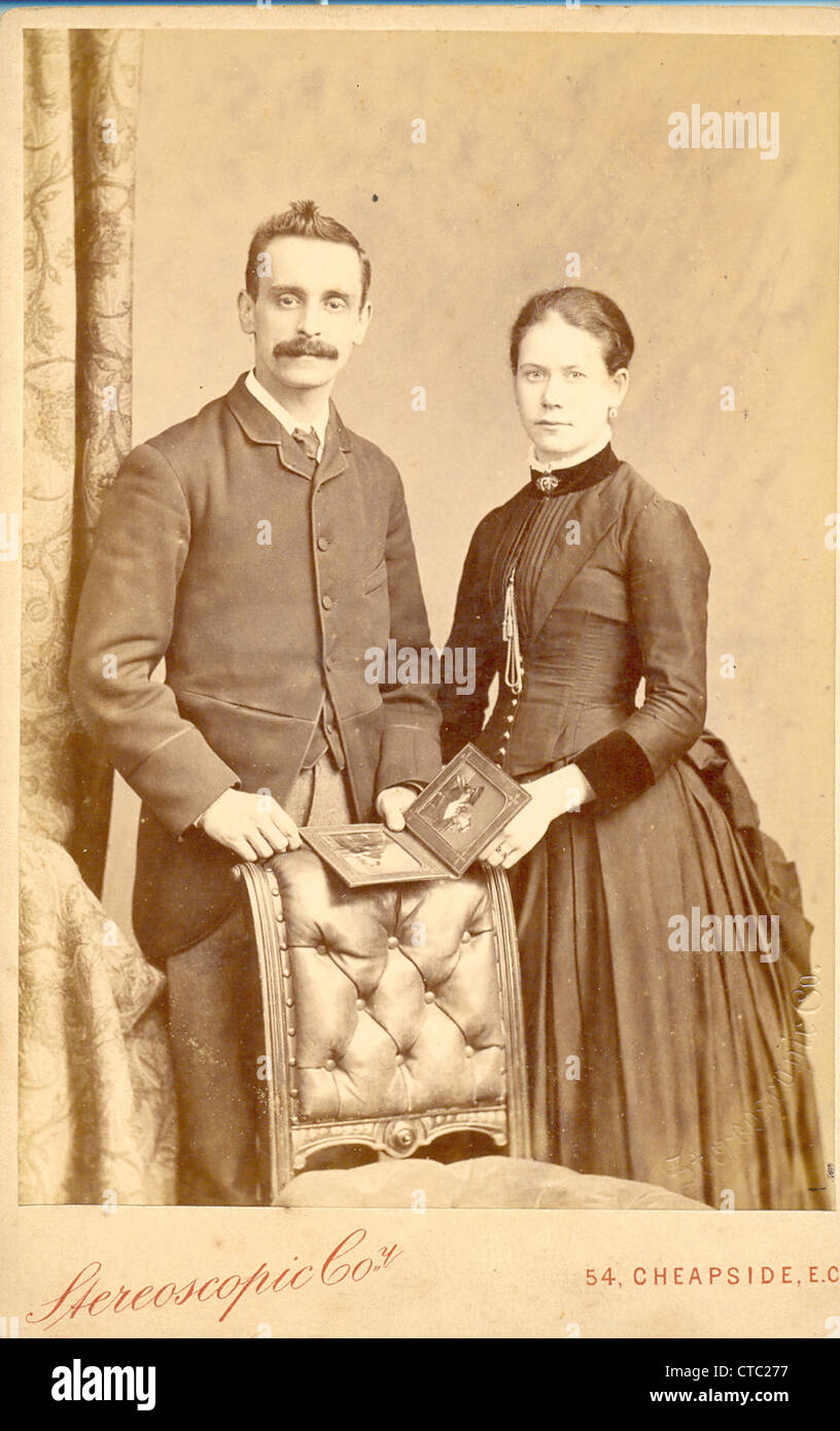 Victorian mourning brooch hi-res stock photography and images - Alamy