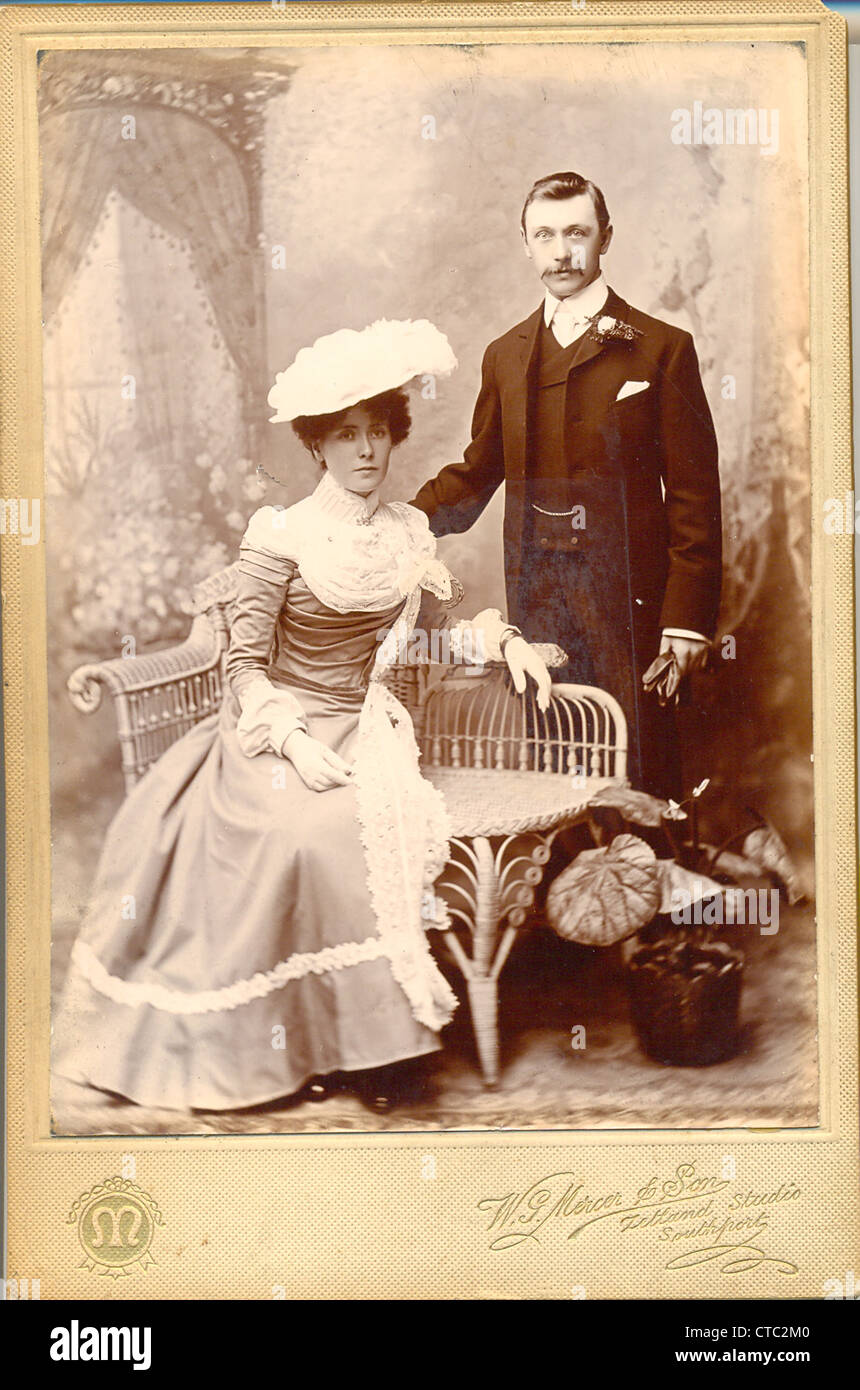 Edwardian couple hi-res stock photography and images - Alamy
