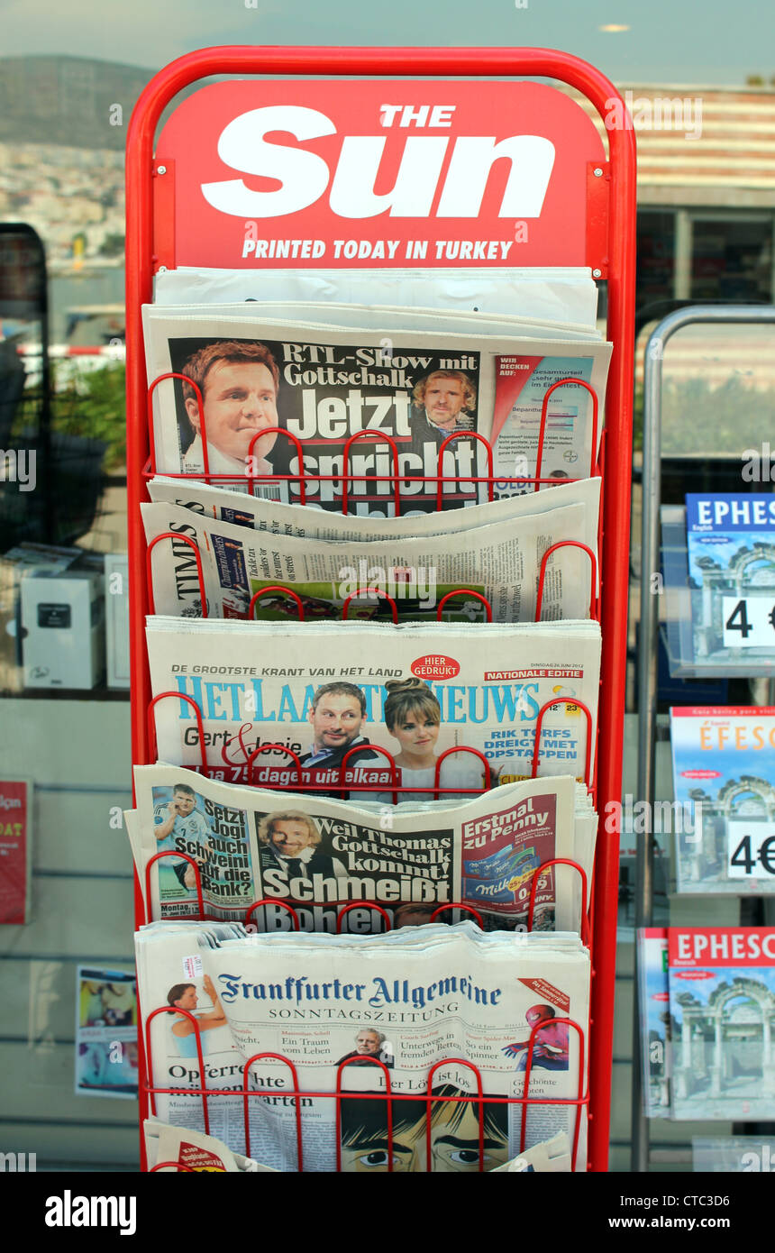 Sale of newspapers hi-res stock photography and images - Alamy