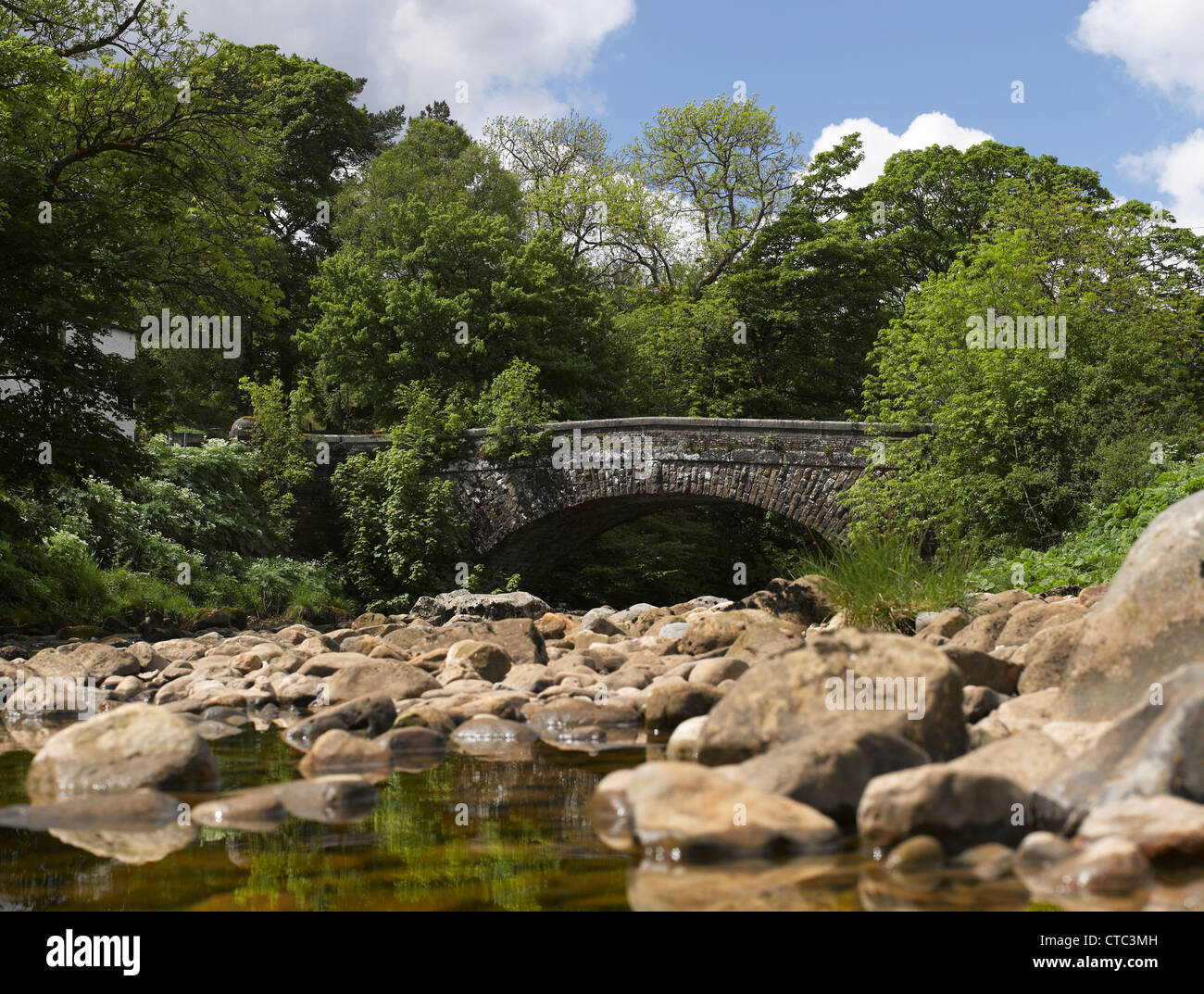 Bridge over the wharfe hi-res stock photography and images - Alamy