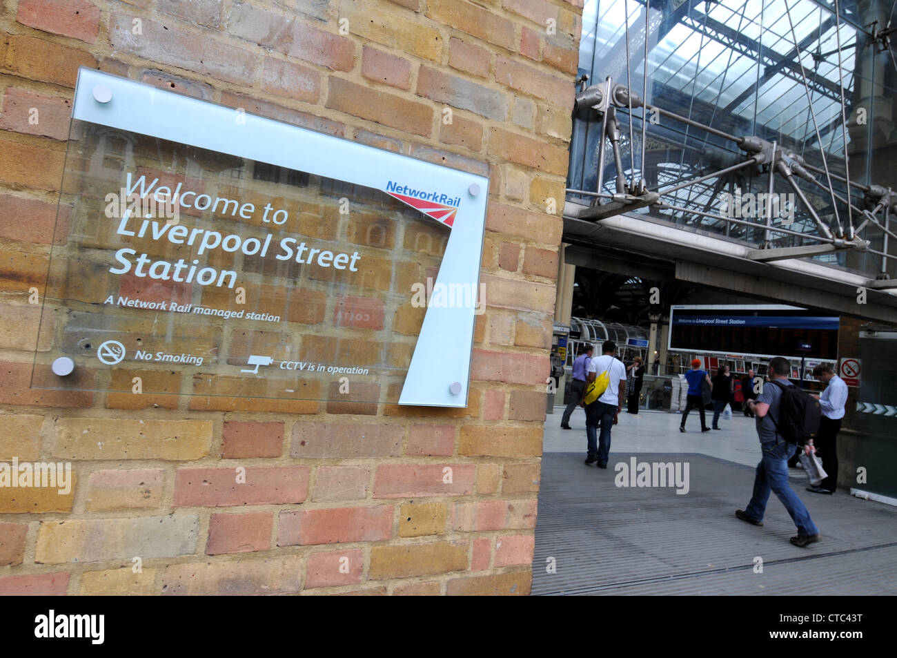 Liverpool street station sign hi-res stock photography and images - Alamy
