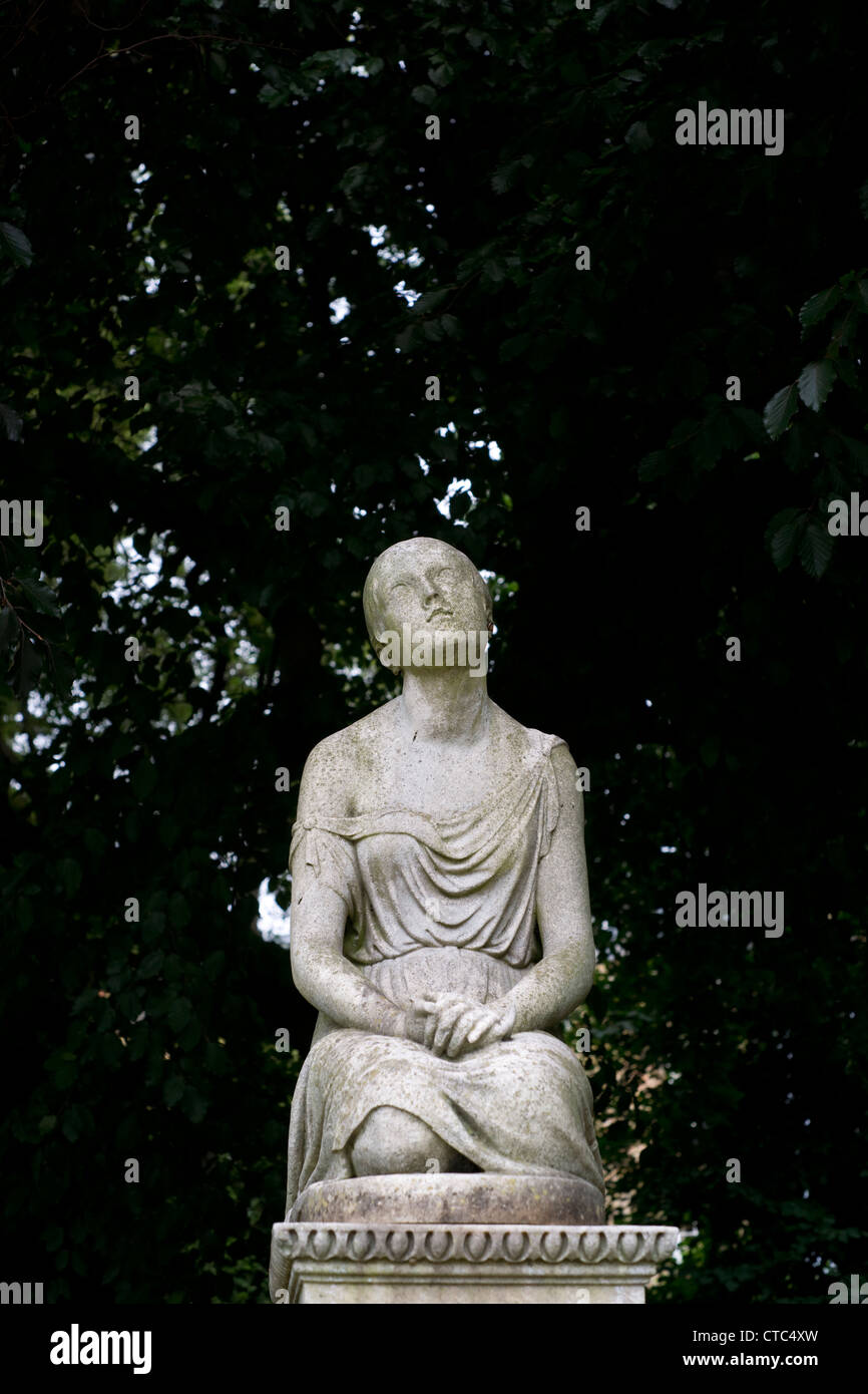Victorian statue woman cemetery hi-res stock photography and images - Alamy