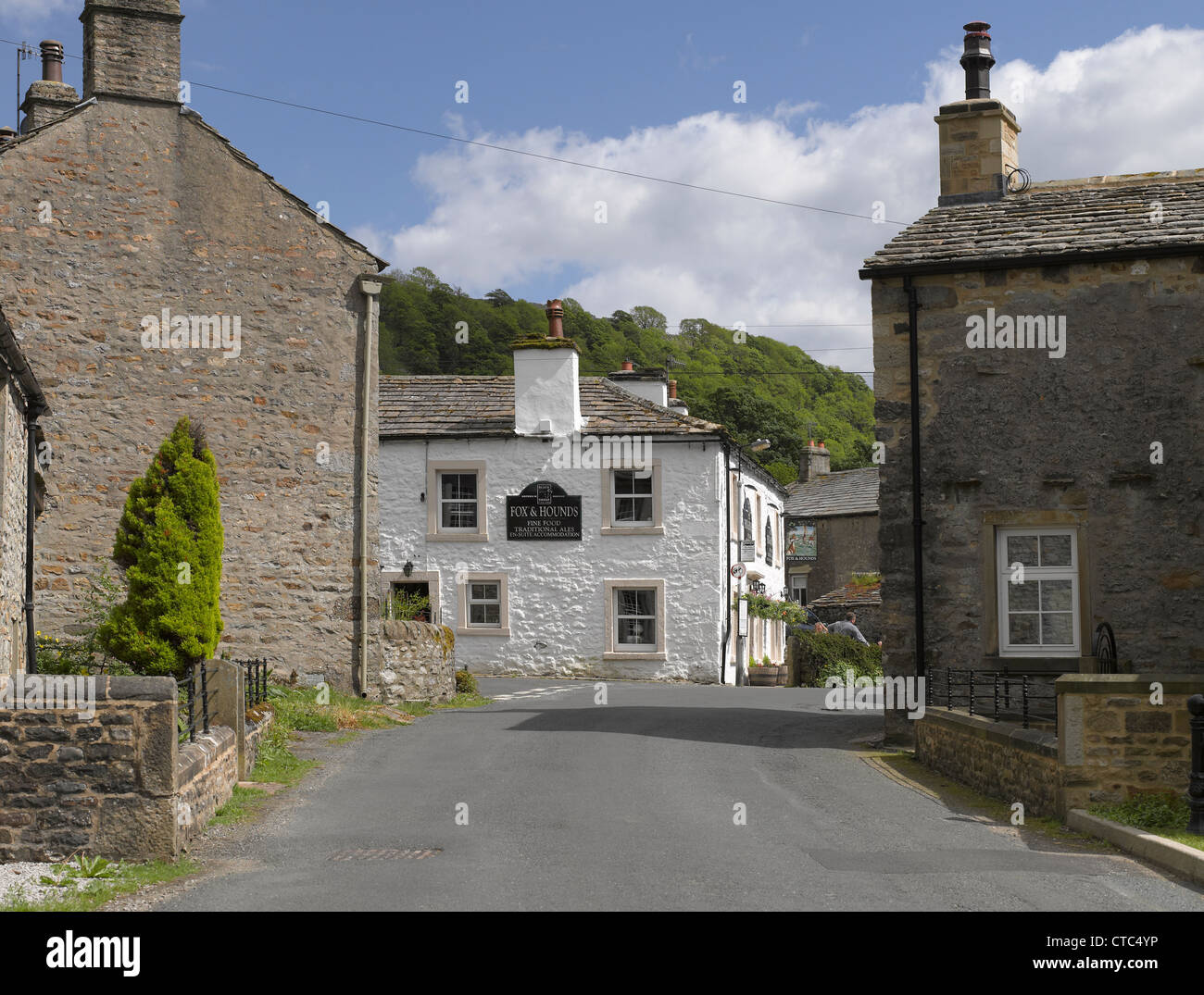 Road into Starbotton village in summer Upper Wharfedale Yorkshire Dales ...