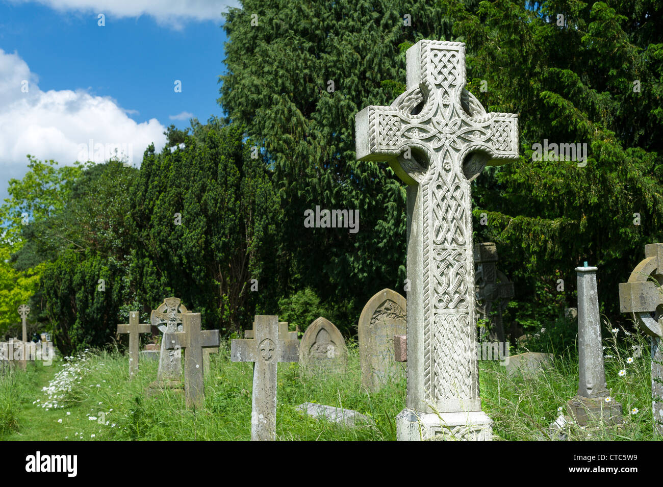Celtic cross in cemetery hi-res stock photography and images - Alamy