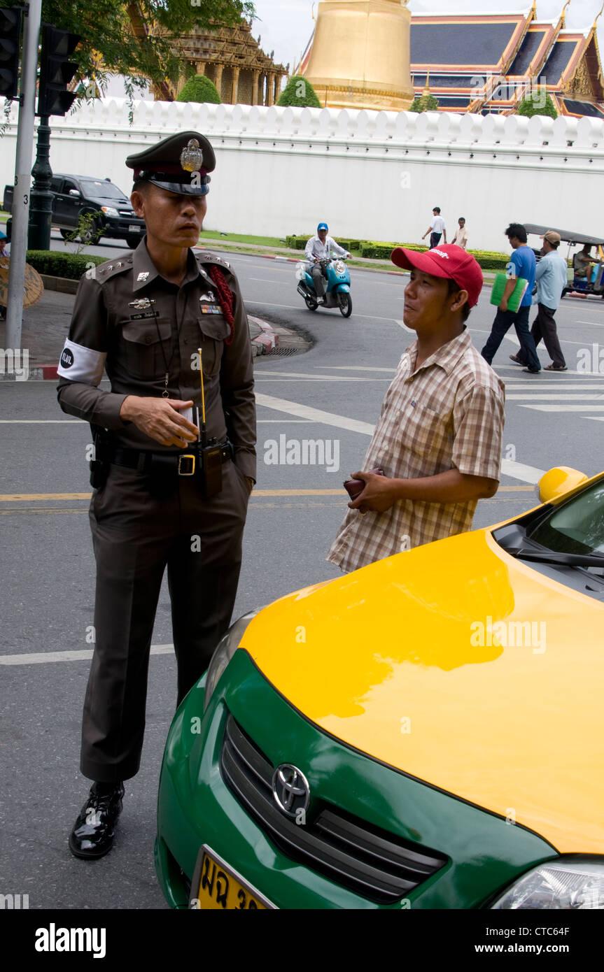 Police questioning driver hi-res stock photography and images - Alamy
