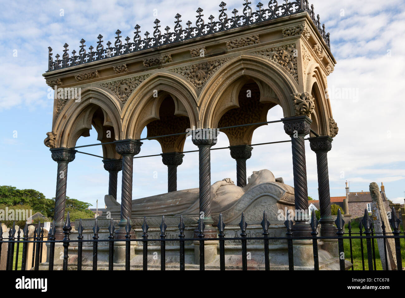 Tomb of Victorian heroine Grace Darling in St Aidan's churchyard ...