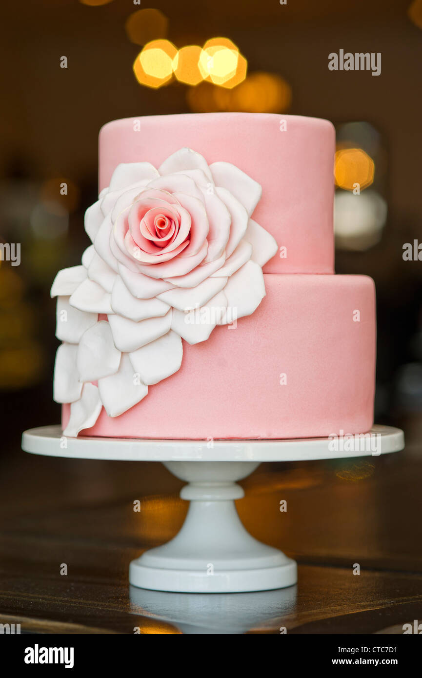 Happy birthday rose flowers cake hi-res stock photography and images ...