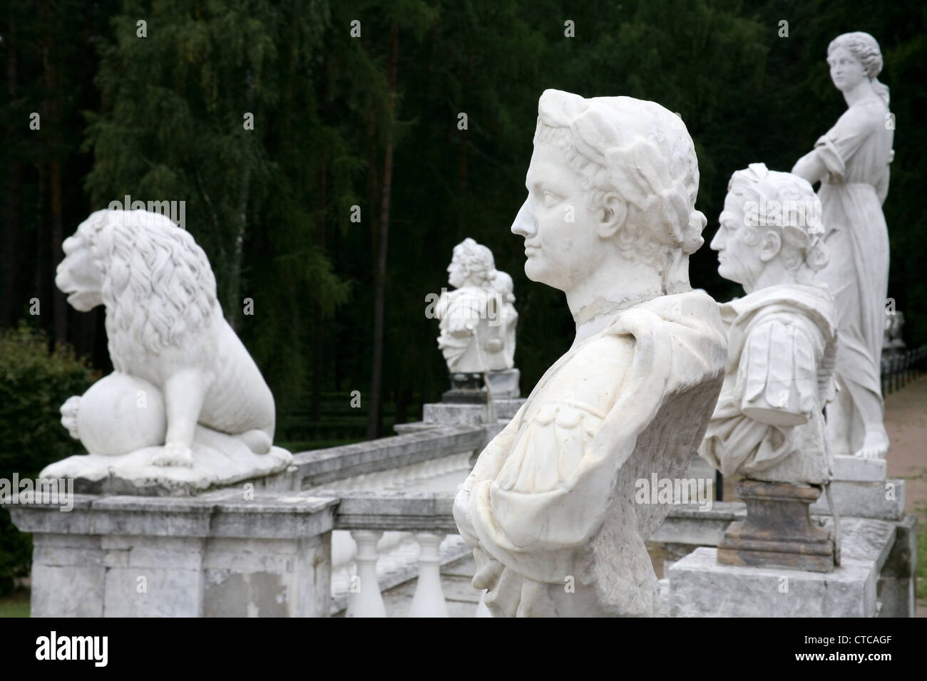 Statues in the classical style hi-res stock photography and images - Alamy