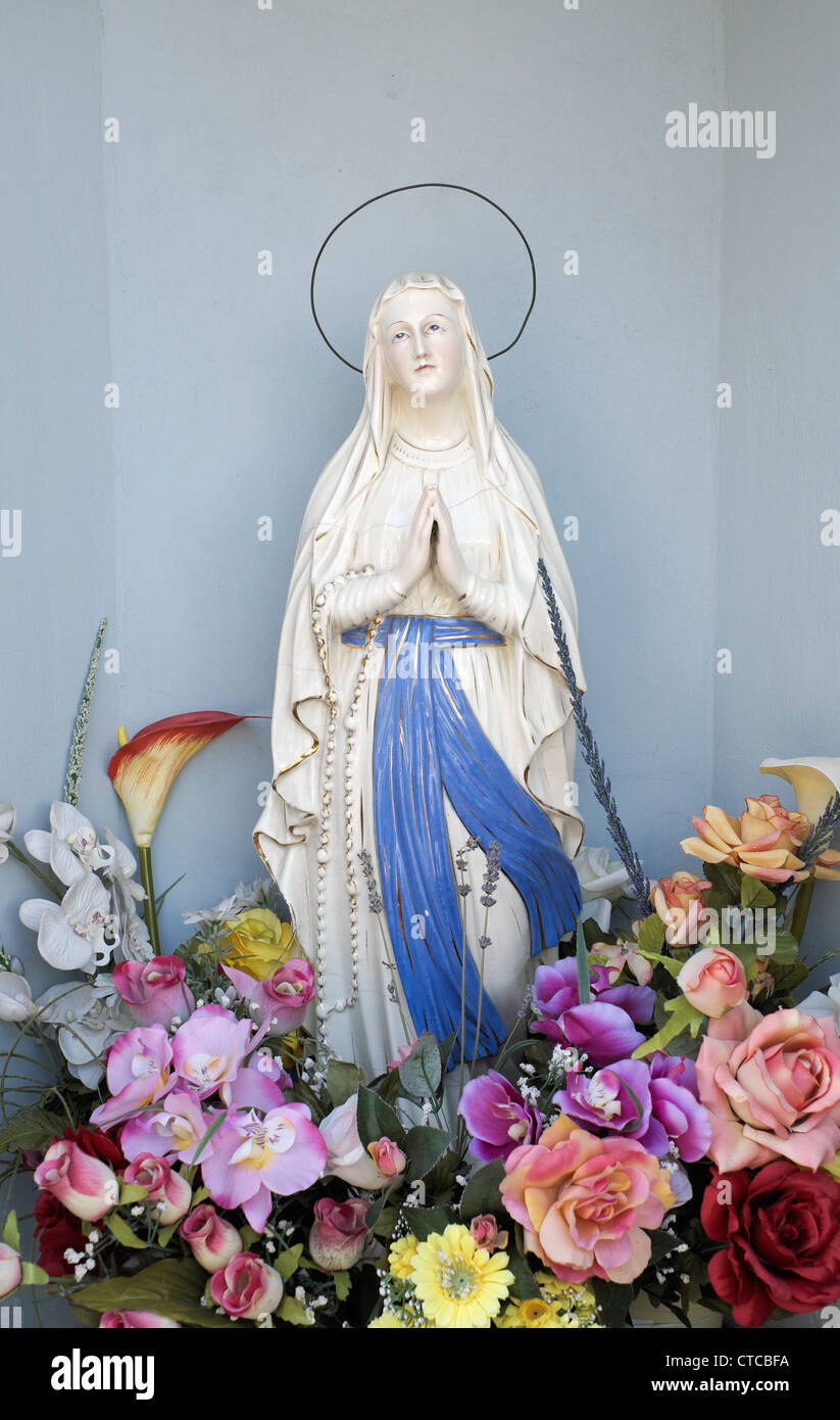 Roman shrines hi-res stock photography and images - Alamy