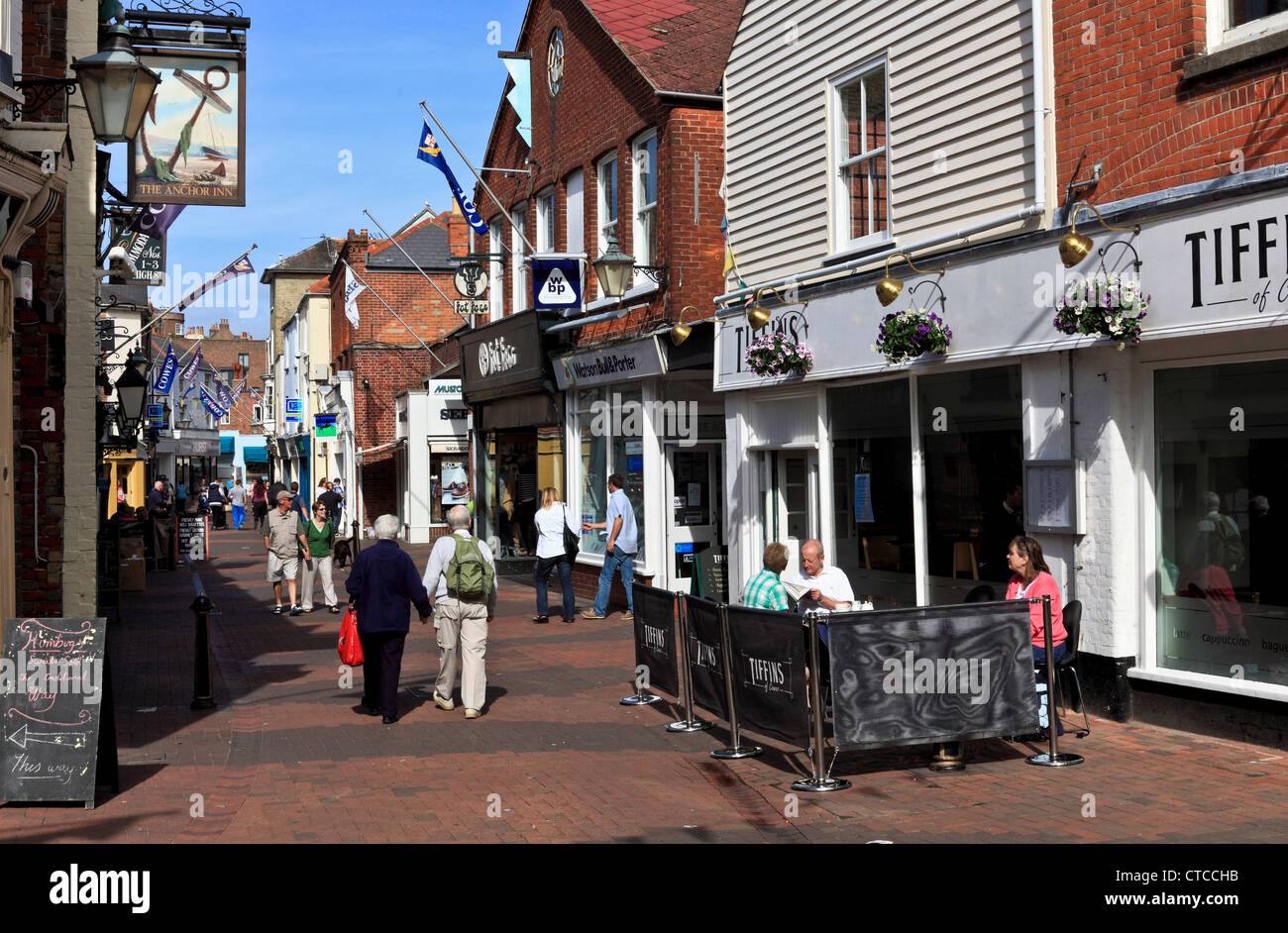 4088. Pedestrian High Street, Cowes, Isle of Wight, UK Stock Photo - Alamy