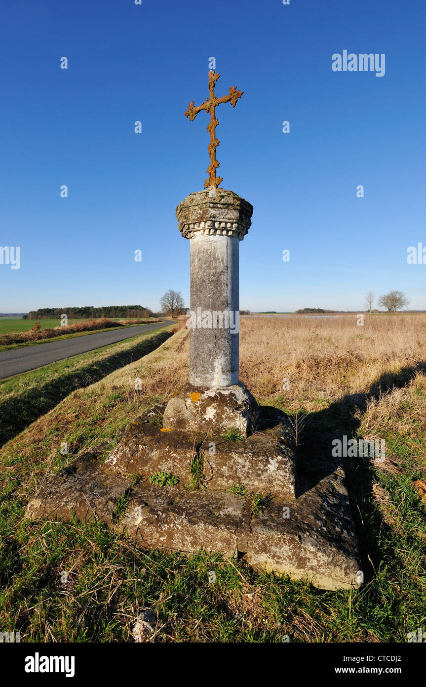 Roadside memorial cross hi-res stock photography and images - Alamy