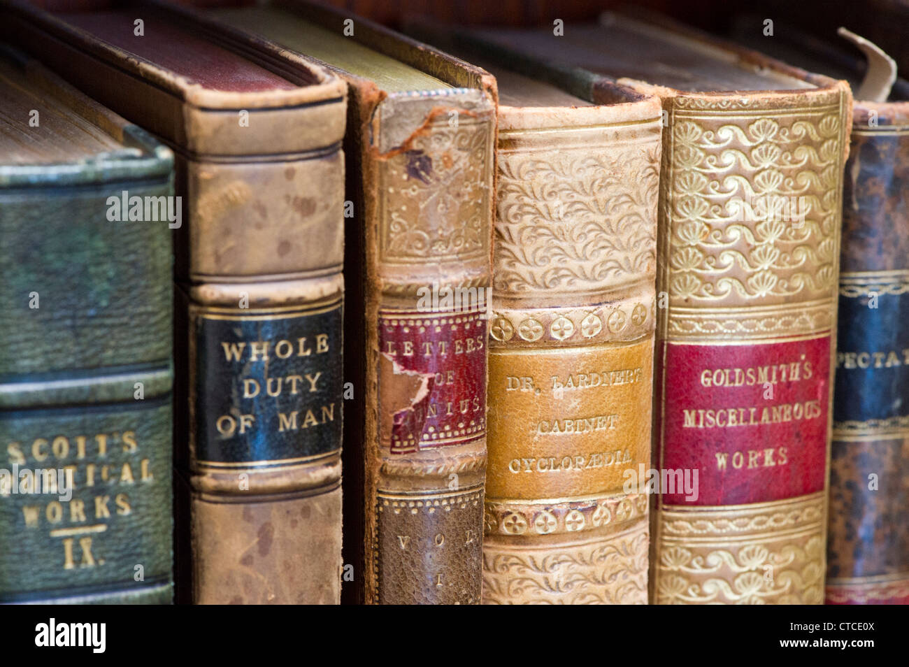 Leather bound books hi-res stock photography and images - Alamy