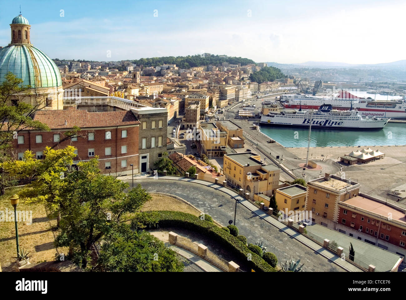 Port and the historical town centre of Ancona, Marche, Italy | Hafen ...