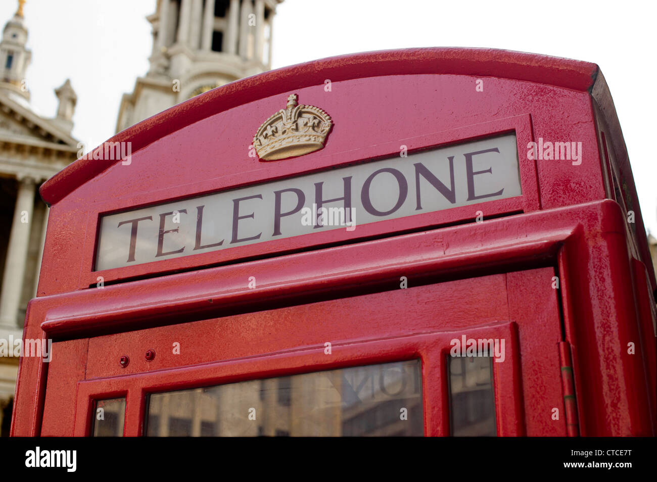 Old style red telephone box outside St. Paul's Cathedral Stock Photo ...