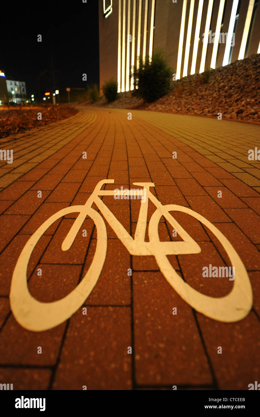 Bicycle Sign on the road at night Stock Photo - Alamy