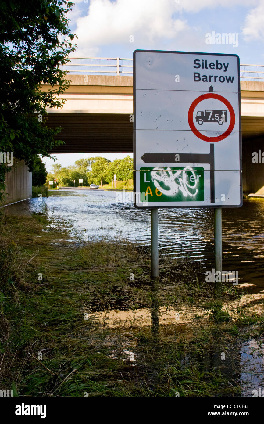 Road liable flooding warning sign hi-res stock photography and images ...