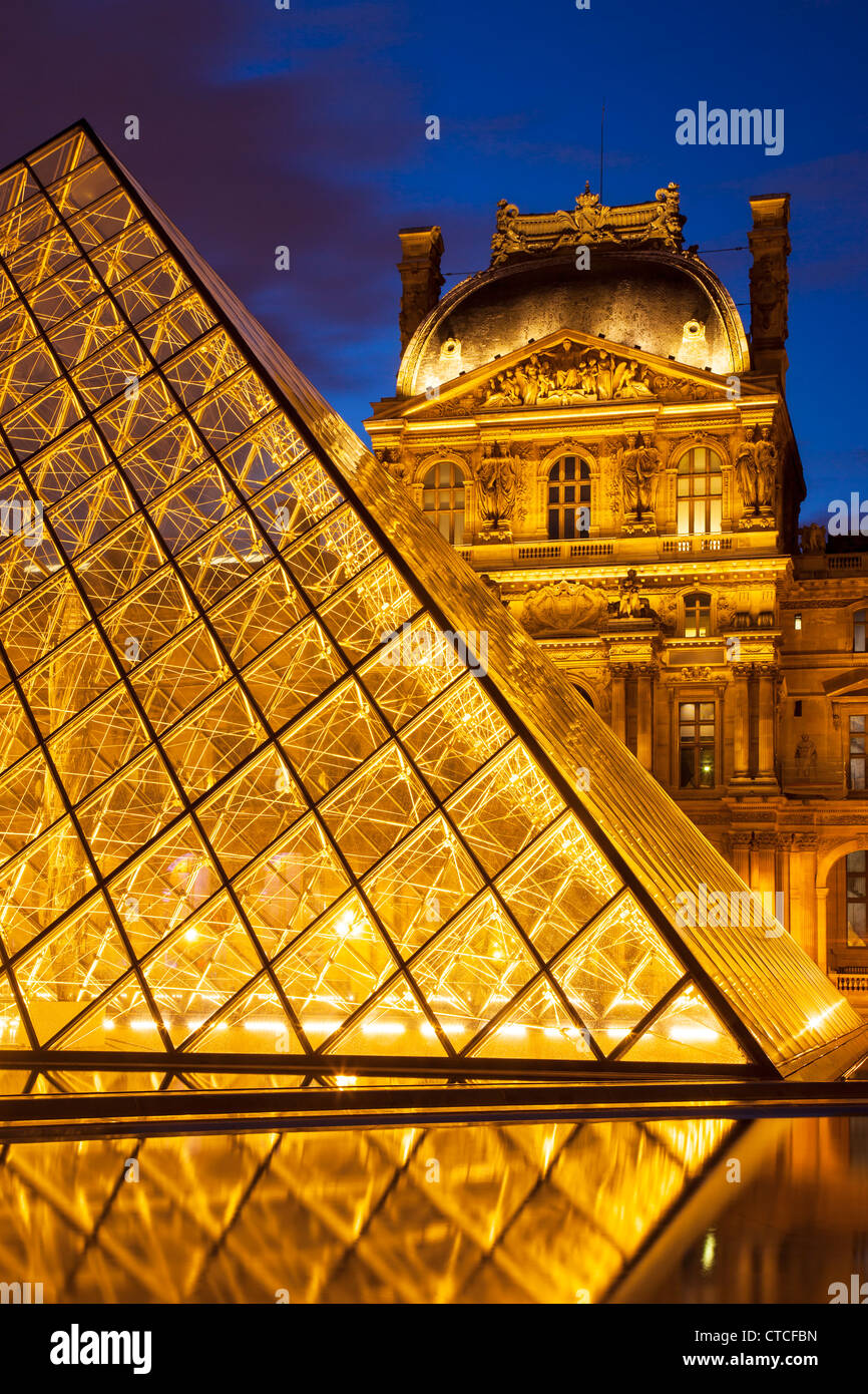 Louvre paris pyramid hi-res stock photography and images - Alamy