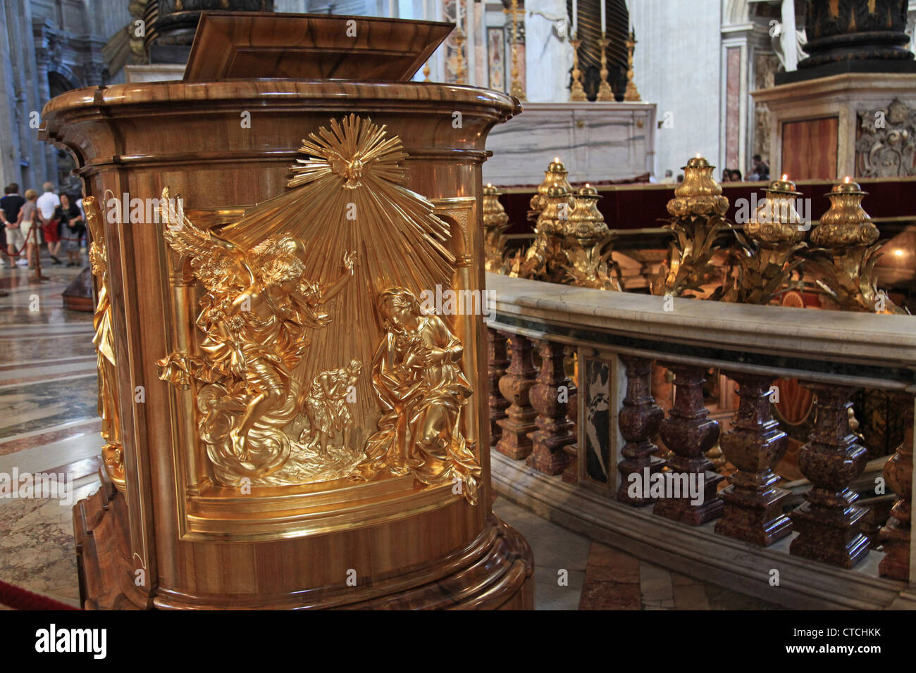 Tomb of St. Peter in St. Peter's Basilica Stock Photo - Alamy