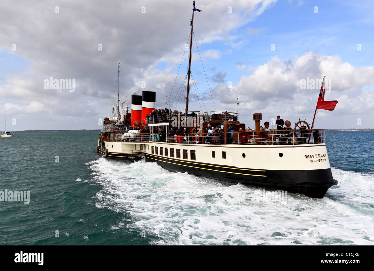 4168. The Waverley Paddle-Steamer leaving Yarmouth Pier, Isle of Wight ...