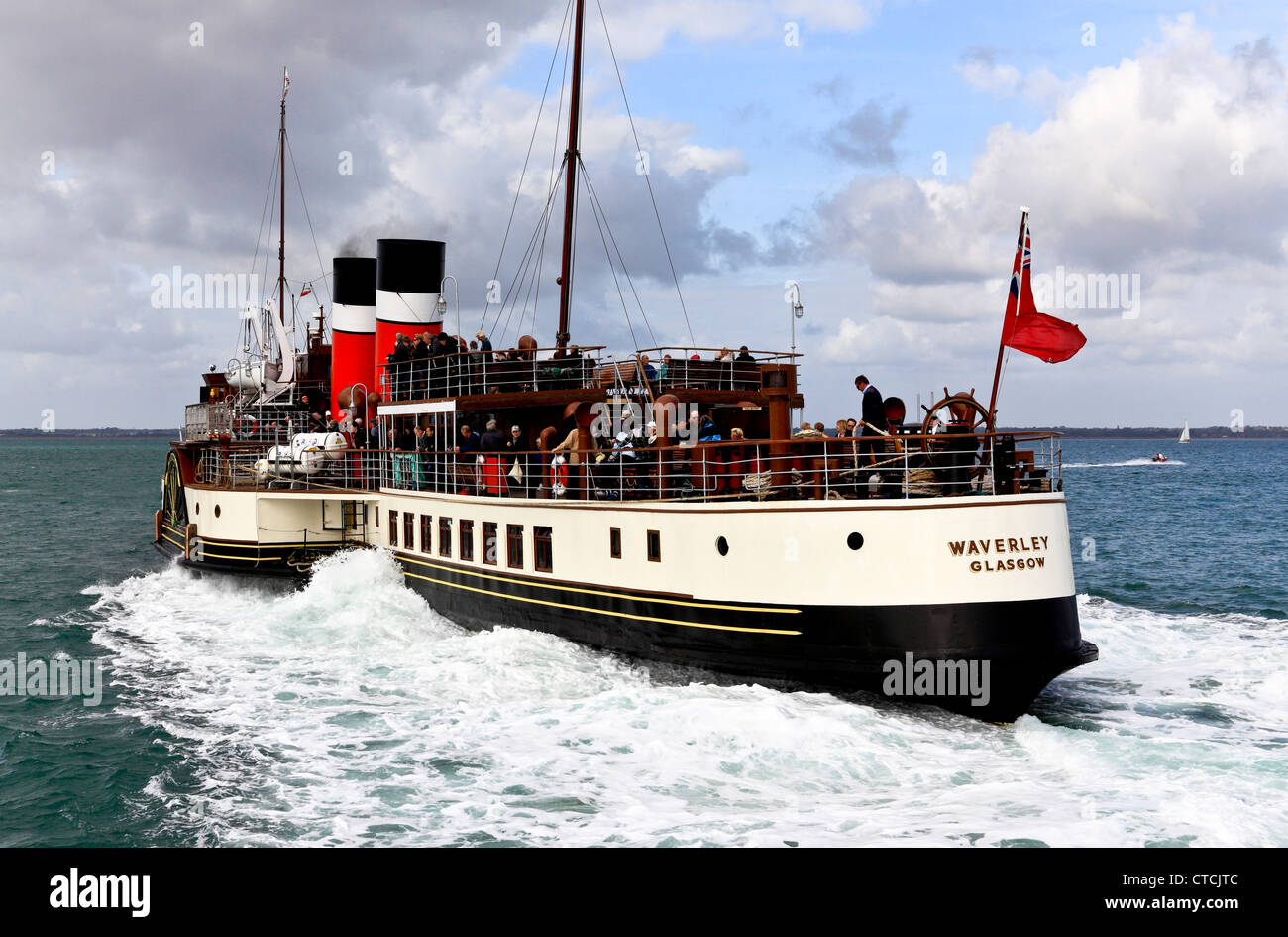 4169. The Waverley Paddle-Steamer leaving Yarmouth Pier, Isle of Wight ...