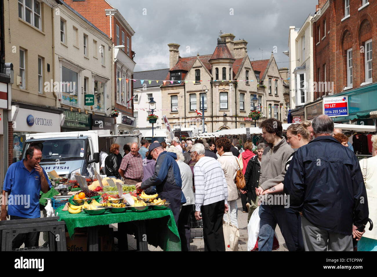 A street market at Melton Mowbray, Leicestershire, England, U.K Stock ...