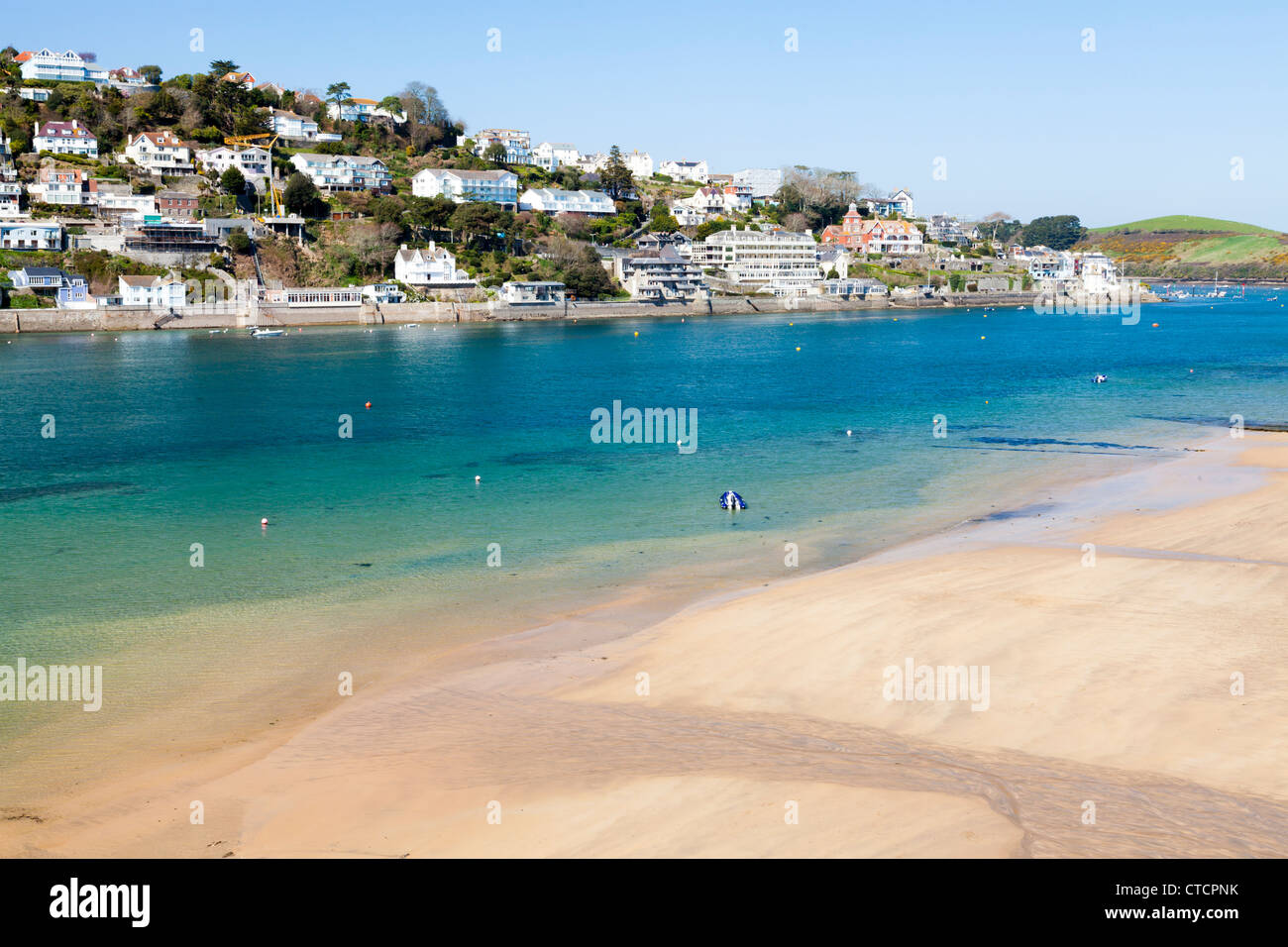 Overlooking the beach at Mill Bay on the Salcombe Estuary, Devon ...